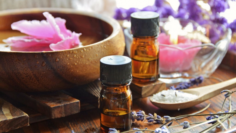 The Physical and Psychological Benefits of Aromatherapy - Massage ...